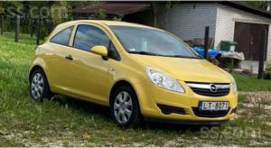 Yellow Opel Corsa 2009 in Ogre, with an engine capacity of 1.20 L and mileage of 220 thousand km for 1300 €, photo 2 on AUTOMOTO.COM.LV