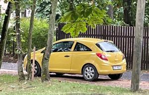 Yellow Opel Corsa 2009 in Ogre, with an engine capacity of 1.20 L and mileage of 220 thousand km for 1300 €, photo 6 on AUTOMOTO.COM.LV