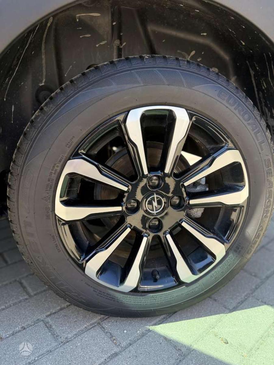 Black Opel Crossland 2023 in Klaipeda, with an engine capacity of 1.20 L and mileage of 30 thousand km for 11850 €, photo 13 on AUTOMOTO.COM.LV