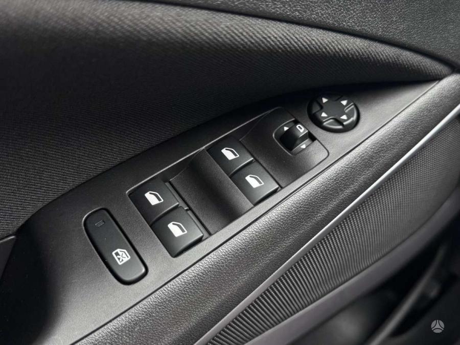 Pelēks Opel Crossland 2022 Viļņa, ar dzinēja tilpumu 1.20 L un nobraukumu 65 tūkst. km par 12950 €, foto 21 vietnē AUTOMOTO.COM.LV