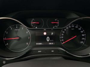 Grey Opel Crossland 2022 in Vilnius, with an engine capacity of 1.20 L and mileage of 36 thousand km for 13950 €, photo 8 on AUTOMOTO.COM.LV
