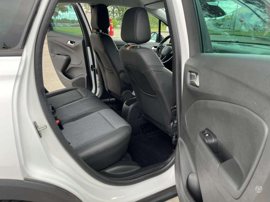 White Opel Crossland 2021 in Taurage, with an engine capacity of 1.50 L and mileage of 284 thousand km for 8300 €, photo 8 on AUTOMOTO.COM.LV