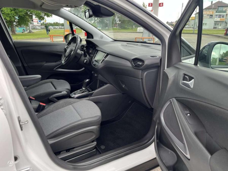 White Opel Crossland 2021 in Taurage, with an engine capacity of 1.50 L and mileage of 284 thousand km for 8300 €, photo 9 on AUTOMOTO.COM.LV