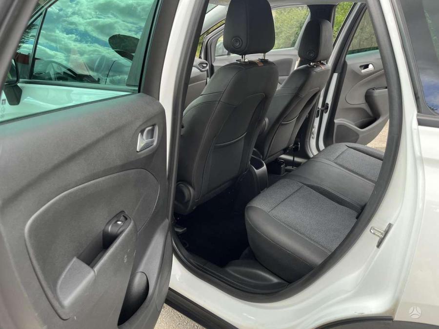 White Opel Crossland 2021 in Taurage, with an engine capacity of 1.50 L and mileage of 284 thousand km for 8300 €, photo 12 on AUTOMOTO.COM.LV