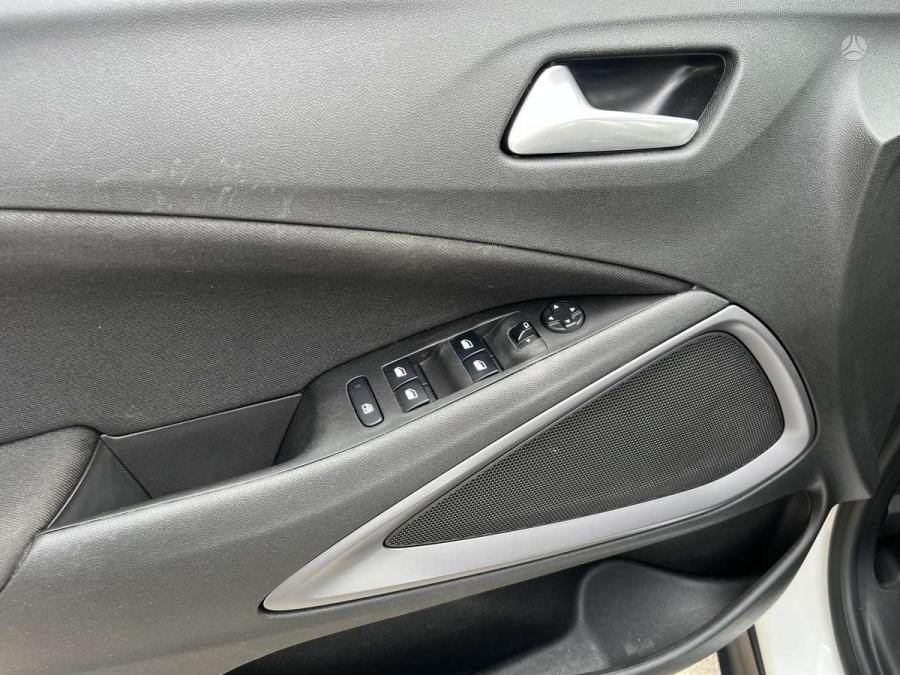 White Opel Crossland 2021 in Taurage, with an engine capacity of 1.50 L and mileage of 284 thousand km for 8300 €, photo 14 on AUTOMOTO.COM.LV