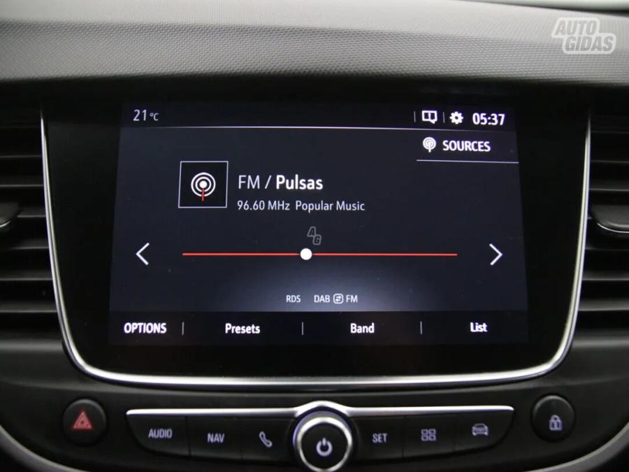 Black Opel Crossland X 2019 in Vilnius, with an engine capacity of 1.20 L and mileage of 117 thousand km for 9899 €, photo 23 on AUTOMOTO.COM.LV