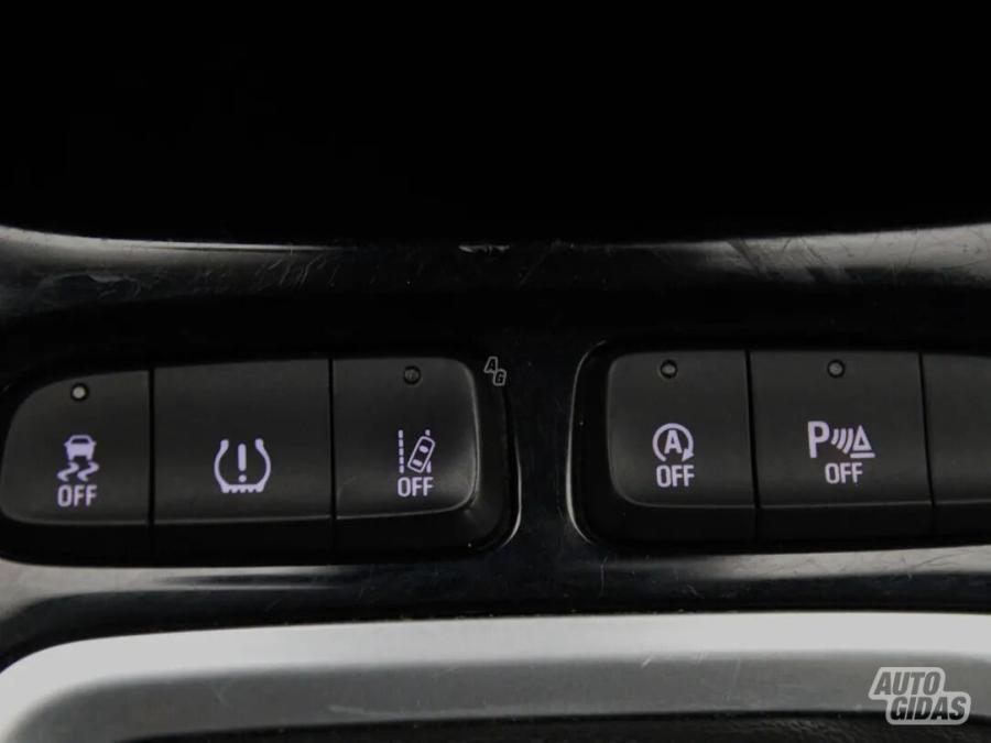 Black Opel Crossland X 2019 in Vilnius, with an engine capacity of 1.20 L and mileage of 117 thousand km for 9899 €, photo 30 on AUTOMOTO.COM.LV