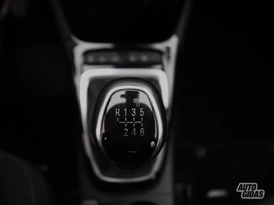 Black Opel Crossland X 2019 in Vilnius, with an engine capacity of 1.20 L and mileage of 117 thousand km for 9899 €, photo 31 on AUTOMOTO.COM.LV