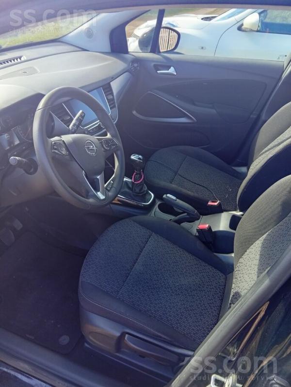 Black Opel Crossland X 2020 in Riga, with an engine capacity of 1.20 L and mileage of 154 thousand km for 7500 €, photo 5 on AUTOMOTO.COM.LV