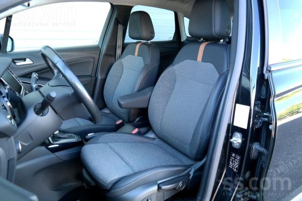 Black Opel Crossland X 2021 in Riga, with an engine capacity of 1.20 L and mileage of 84 thousand km for 13500 €, photo 8 on AUTOMOTO.COM.LV
