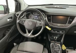 Black Opel Crossland X 2023 in Jelgava, with an engine capacity of 1.20 L and mileage of 105 thousand km for 12900 €, photo 4 on AUTOMOTO.COM.LV