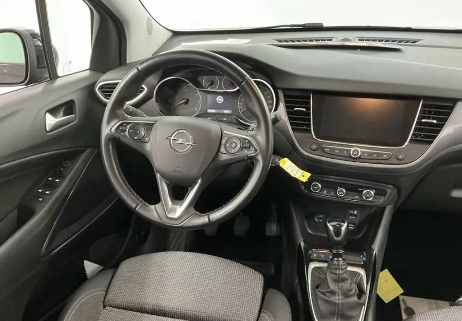 Black Opel Crossland X 2023 in Jelgava, with an engine capacity of 1.20 L and mileage of 105 thousand km for 12900 €, photo 4 on AUTOMOTO.COM.LV