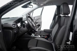 Black Opel Crossland X 2018 in Tallinn, with an engine capacity of 1.20 L and mileage of 86 thousand km for 11499 €, photo 7 on AUTOMOTO.COM.LV