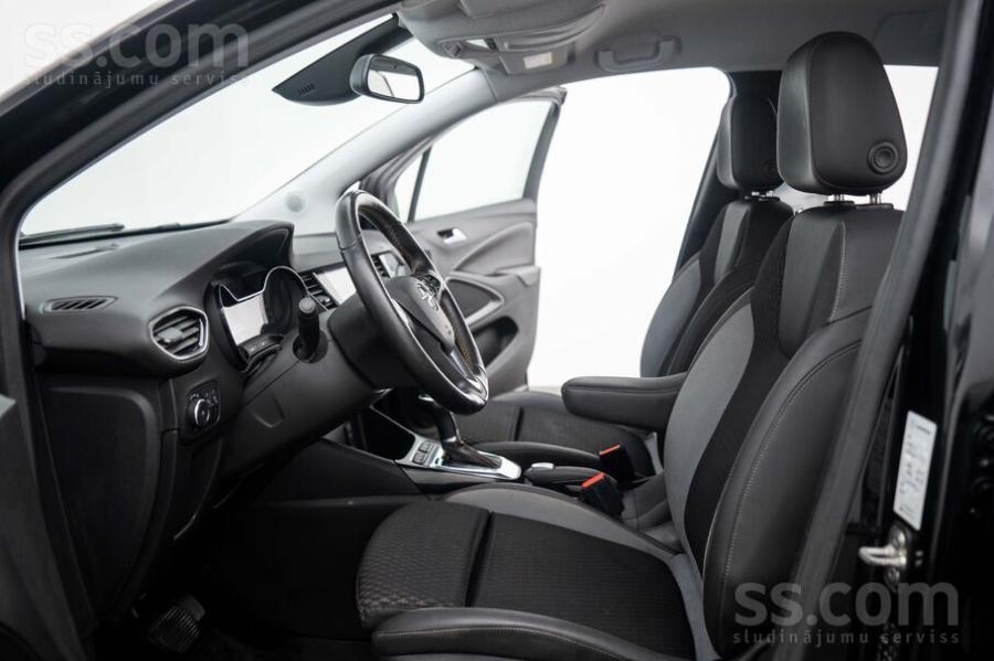 Black Opel Crossland X 2018 in Tallinn, with an engine capacity of 1.20 L and mileage of 86 thousand km for 11499 €, photo 7 on AUTOMOTO.COM.LV