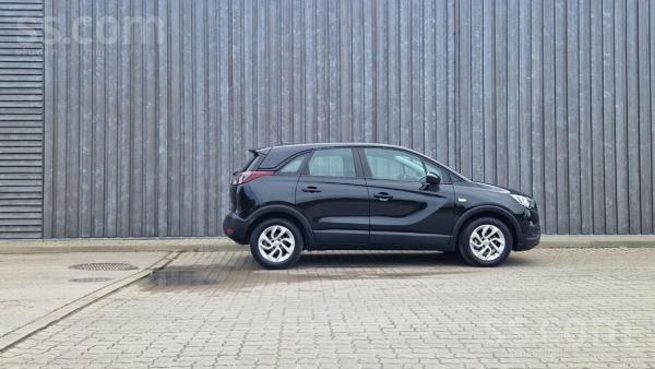 Black Opel Crossland X 2018 in Jelgava, with an engine capacity of 1.20 L and mileage of 101 thousand km for 8250 €, photo 4 on AUTOMOTO.COM.LV