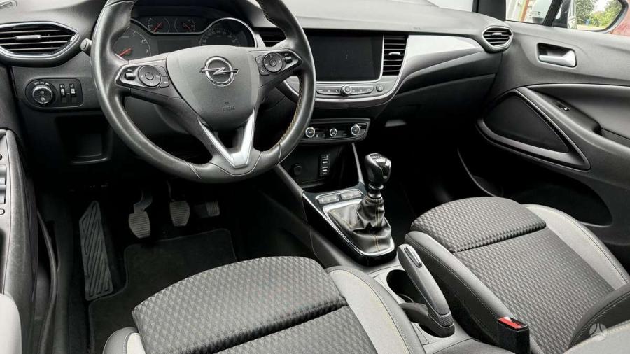 Black Opel Crossland X 2018 in Ukmerge, with an engine capacity of 1.20 L and mileage of 204 thousand km for 6500 €, photo 10 on AUTOMOTO.COM.LV