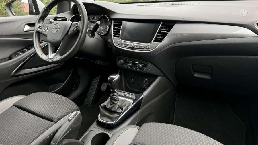 Black Opel Crossland X 2018 in Ukmerge, with an engine capacity of 1.20 L and mileage of 204 thousand km for 6500 €, photo 13 on AUTOMOTO.COM.LV