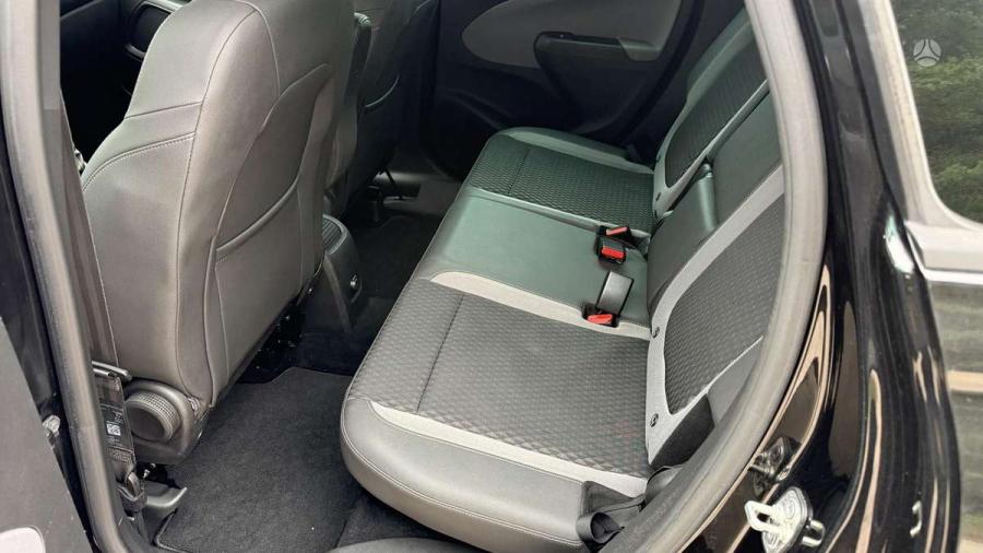 Black Opel Crossland X 2018 in Ukmerge, with an engine capacity of 1.20 L and mileage of 204 thousand km for 6500 €, photo 15 on AUTOMOTO.COM.LV