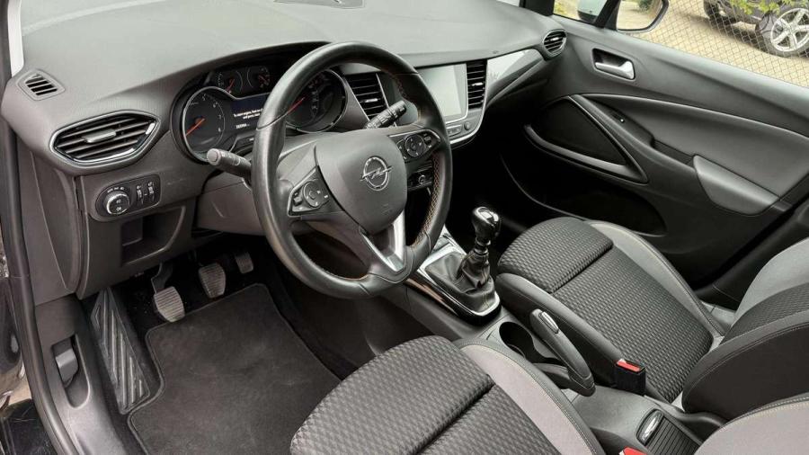 Black Opel Crossland X 2018 in Ukmerge, with an engine capacity of 1.20 L and mileage of 204 thousand km for 6500 €, photo 16 on AUTOMOTO.COM.LV