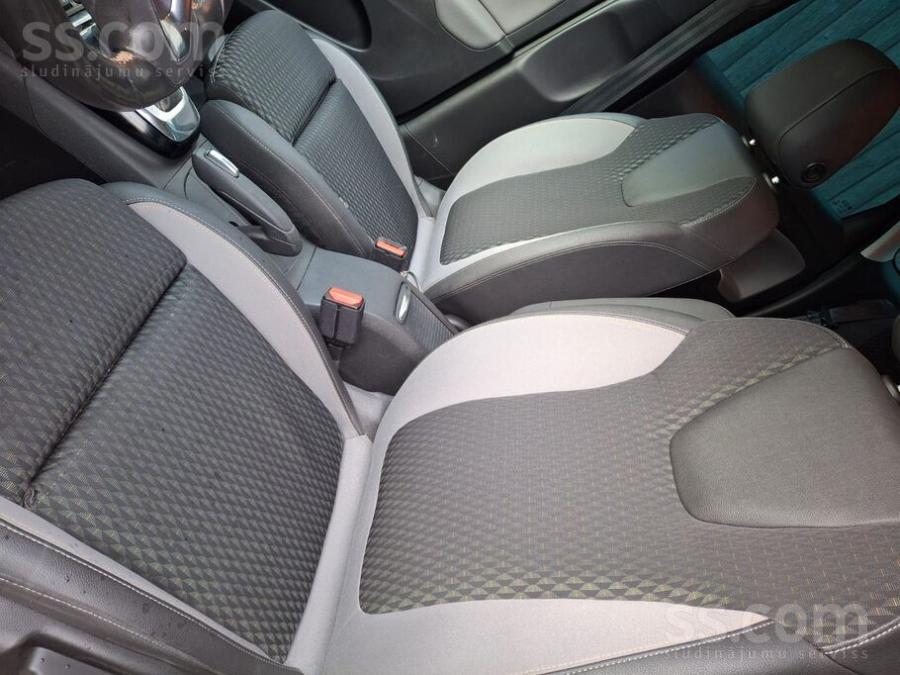 Черный Опель Crossland X 2019 в Салдус, объемом двигателя 1.20 л и пробегом 110 тыс. км за 10500 €, фото 6 на AUTOMOTO.COM.LV