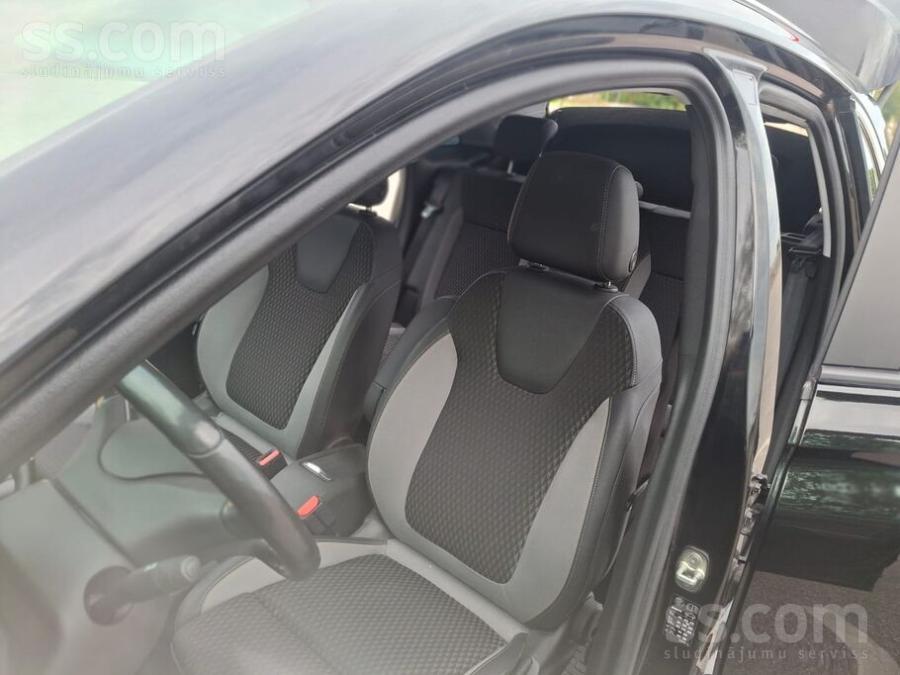 Black Opel Crossland X 2019 in Saldus, with an engine capacity of 1.20 L and mileage of 110 thousand km for 9500 €, photo 7 on AUTOMOTO.COM.LV