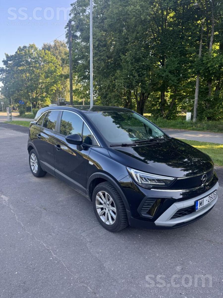 Black Opel Crossland X 2021 in Riga, with an engine capacity of 1.20 L and mileage of 39 thousand km for 13450 €, photo 3 on AUTOMOTO.COM.LV