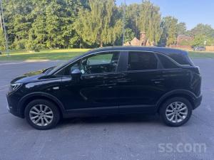 Black Opel Crossland X 2021 in Riga, with an engine capacity of 1.20 L and mileage of 39 thousand km for 13450 €, photo 4 on AUTOMOTO.COM.LV