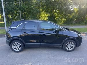 Black Opel Crossland X 2021 in Riga, with an engine capacity of 1.20 L and mileage of 39 thousand km for 13450 €, photo 5 on AUTOMOTO.COM.LV