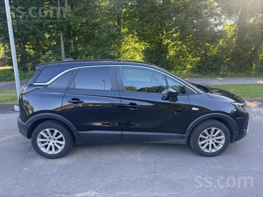 Black Opel Crossland X 2021 in Riga, with an engine capacity of 1.20 L and mileage of 39 thousand km for 13450 €, photo 5 on AUTOMOTO.COM.LV