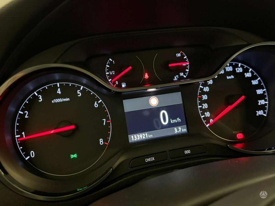 Brown Opel Crossland X 2017 in Marijampole, with an engine capacity of 1.20 L and mileage of 134 thousand km for 8750 €, photo 4 on AUTOMOTO.COM.LV