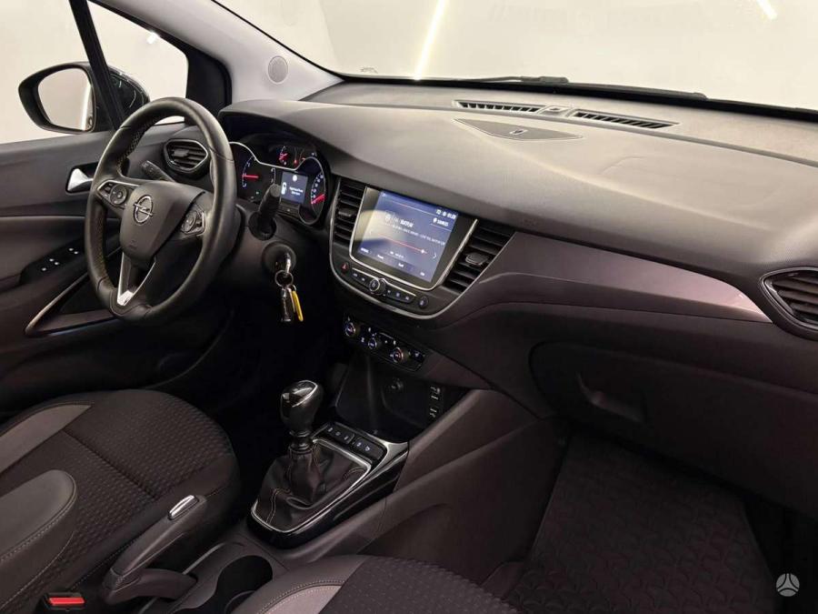 Brown Opel Crossland X 2017 in Marijampole, with an engine capacity of 1.20 L and mileage of 134 thousand km for 8750 €, photo 16 on AUTOMOTO.COM.LV