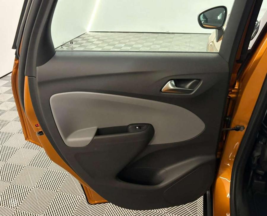 Brown Opel Crossland X 2017 in Marijampole, with an engine capacity of 1.20 L and mileage of 134 thousand km for 8750 €, photo 22 on AUTOMOTO.COM.LV