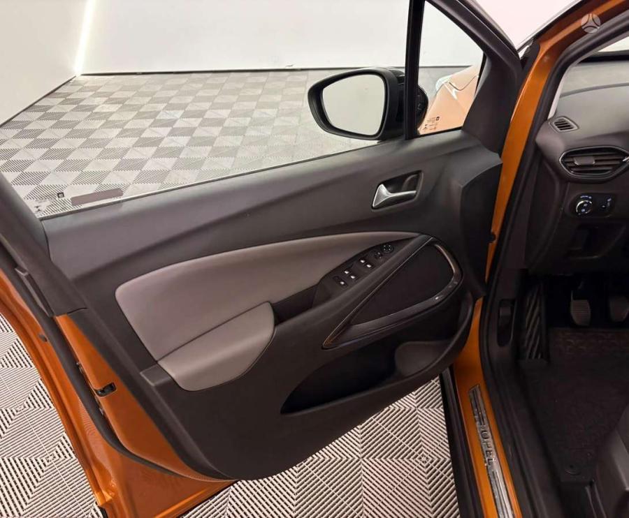 Brown Opel Crossland X 2017 in Marijampole, with an engine capacity of 1.20 L and mileage of 134 thousand km for 8750 €, photo 29 on AUTOMOTO.COM.LV