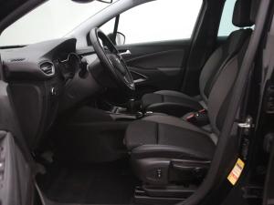 Opel Crossland X 2018 in Vilnius, with an engine capacity of 1.20 L and mileage of 132 thousand km for 9199 €, photo 5 on AUTOMOTO.COM.LV