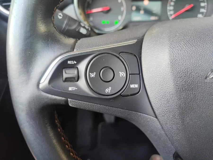 Opel Crossland X 2018 in Jelgava, with an engine capacity of 1.20 L and mileage of 134 thousand km for 10490 €, photo 16 on AUTOMOTO.COM.LV