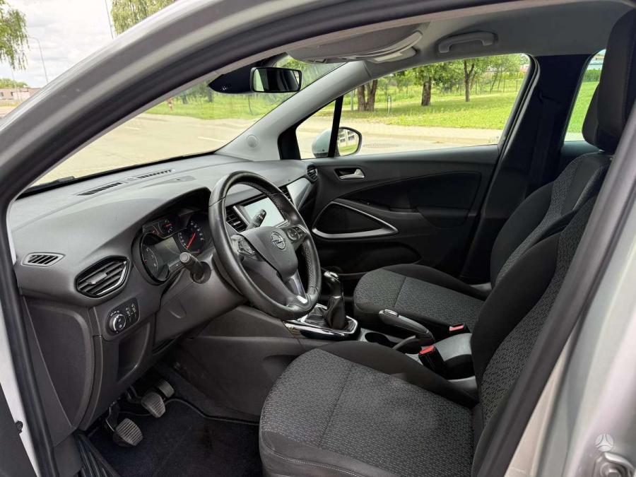 Grey Opel Crossland X 2017 in Taurage, with an engine capacity of 1.20 L and mileage of 95 thousand km for 6500 €, photo 14 on AUTOMOTO.COM.LV