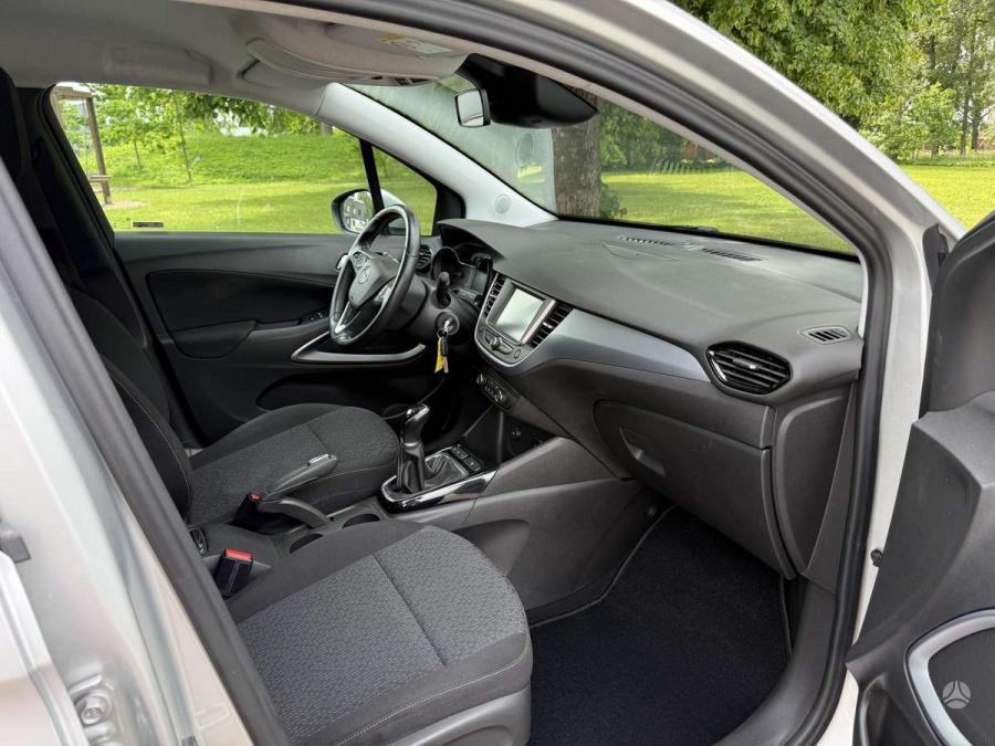 Grey Opel Crossland X 2017 in Taurage, with an engine capacity of 1.20 L and mileage of 95 thousand km for 6500 €, photo 16 on AUTOMOTO.COM.LV