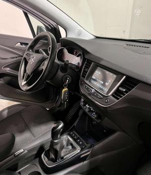 Pelēks Opel Crossland X 2017 Klaipėda, ar dzinēja tilpumu 1.56 L un nobraukumu 133 tūkst. km par 9750 €, foto 3 vietnē AUTOMOTO.COM.LV