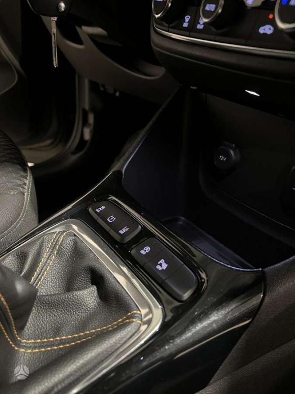 Pelēks Opel Crossland X 2017 Klaipėda, ar dzinēja tilpumu 1.56 L un nobraukumu 133 tūkst. km par 9750 €, foto 3 vietnē AUTOMOTO.COM.LV
