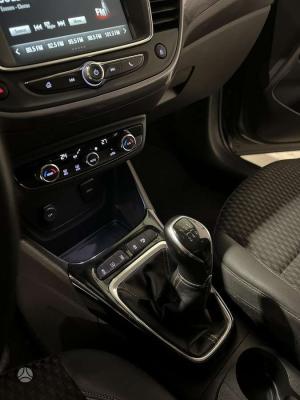 Pelēks Opel Crossland X 2017 Klaipėda, ar dzinēja tilpumu 1.56 L un nobraukumu 133 tūkst. km par 9750 €, foto 8 vietnē AUTOMOTO.COM.LV