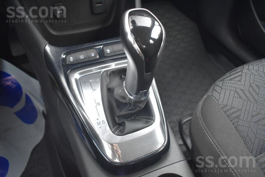 Grey Opel Crossland X 2017 in Kuldiga, with an engine capacity of 1.20 L and mileage of 0 thousand km for 9690 €, photo 11 on AUTOMOTO.COM.LV