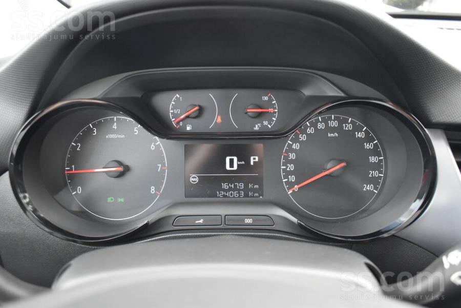 Grey Opel Crossland X 2017 in Kuldiga, with an engine capacity of 1.20 L and mileage of 0 thousand km for 9690 €, photo 15 on AUTOMOTO.COM.LV