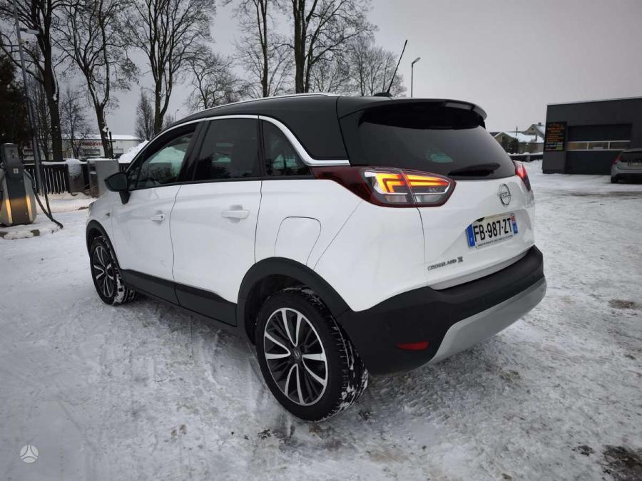 Grey Opel Crossland X 2018 in Taurage, with an engine capacity of 1.20 L and mileage of 117 thousand km for 7800 €, photo 4 on AUTOMOTO.COM.LV