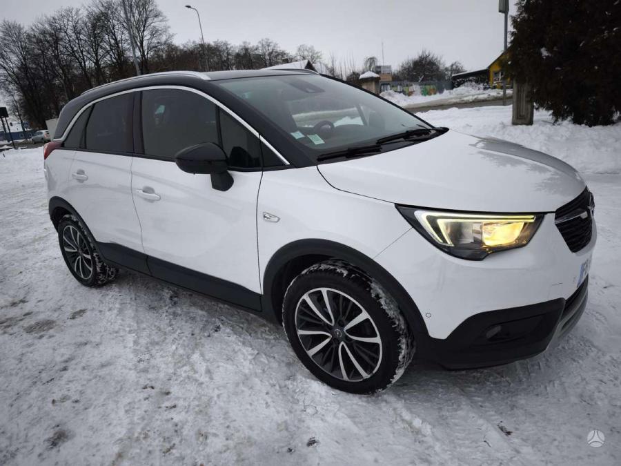 Grey Opel Crossland X 2018 in Taurage, with an engine capacity of 1.20 L and mileage of 117 thousand km for 7800 €, photo 5 on AUTOMOTO.COM.LV