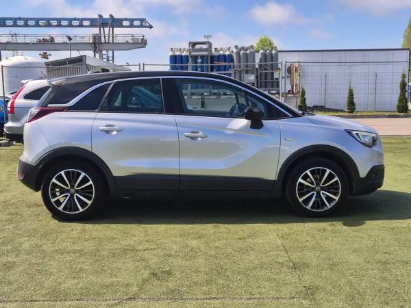 Серый Опель Crossland X 2018 в Лиепая, объемом двигателя 1.20 л и пробегом 120 тыс. км за 9800 €, фото 4 на AUTOMOTO.COM.LV