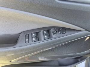 Pelēks Opel Crossland X 2018 Liepāja, ar dzinēja tilpumu 1.20 L un nobraukumu 120 tūkst. km par 9800 €, foto 10 vietnē AUTOMOTO.COM.LV