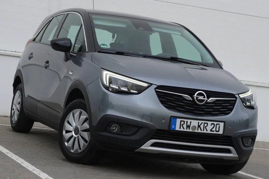 Grey Opel Crossland X 2018 in Riga, with an engine capacity of 1.20 L and mileage of 162 thousand km for 6700 €, photo 3 on AUTOMOTO.COM.LV