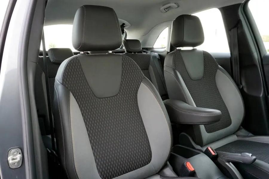 Grey Opel Crossland X 2018 in Riga, with an engine capacity of 1.20 L and mileage of 162 thousand km for 6700 €, photo 16 on AUTOMOTO.COM.LV