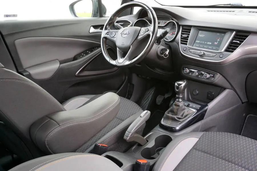 Grey Opel Crossland X 2018 in Riga, with an engine capacity of 1.20 L and mileage of 162 thousand km for 6700 €, photo 17 on AUTOMOTO.COM.LV