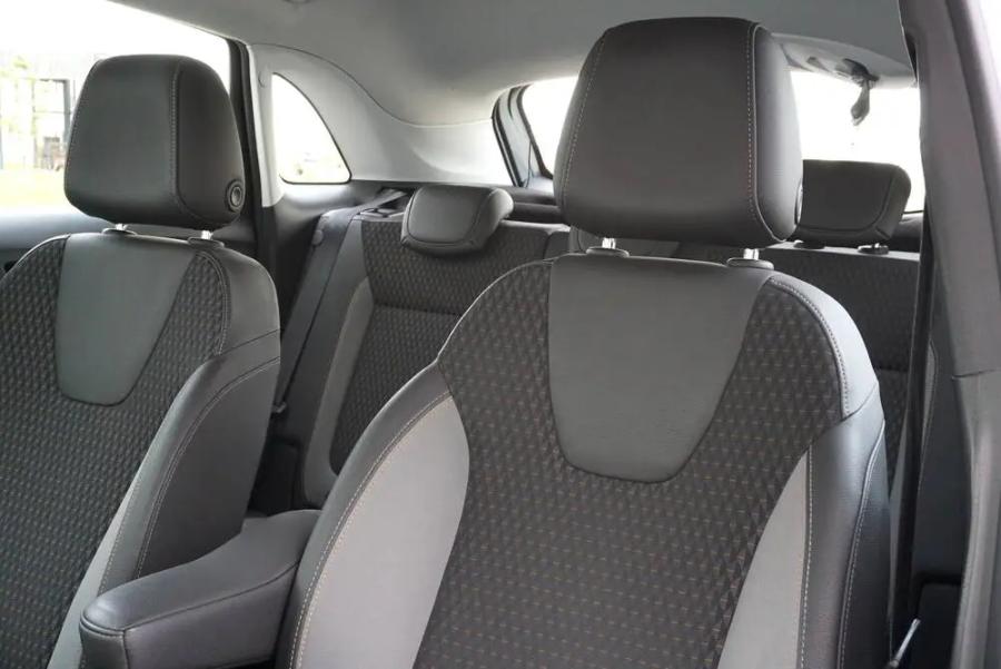 Grey Opel Crossland X 2018 in Riga, with an engine capacity of 1.20 L and mileage of 162 thousand km for 6700 €, photo 20 on AUTOMOTO.COM.LV